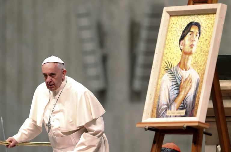 Pope Francis arrives to bless mosaic of St. Pedro Calungsod at Vatican ...