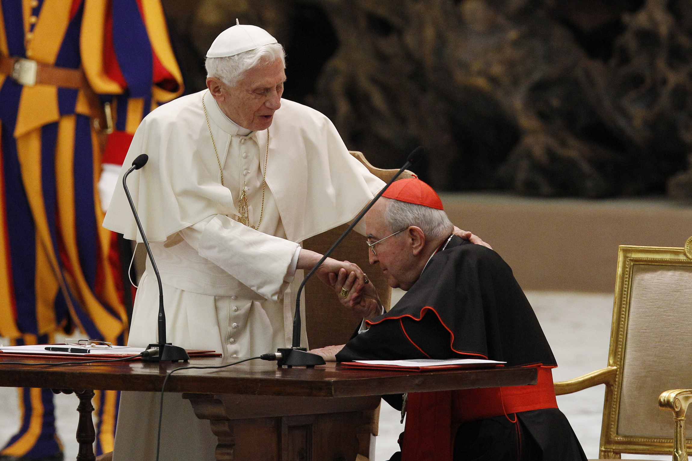 Cardinal Vallini kisses pope's ring during audience with pastors from ...