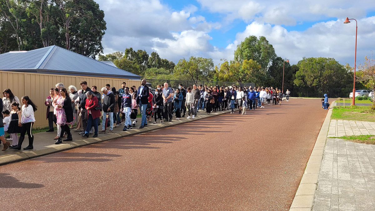 Corpus Christi procession draws crowd at Canning Vale | The Record